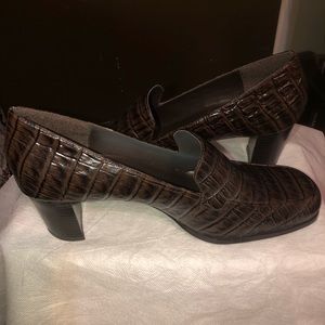Chadwicks | Shoes | Chadwicks Croco Leather Pump Wsocks | Poshmark